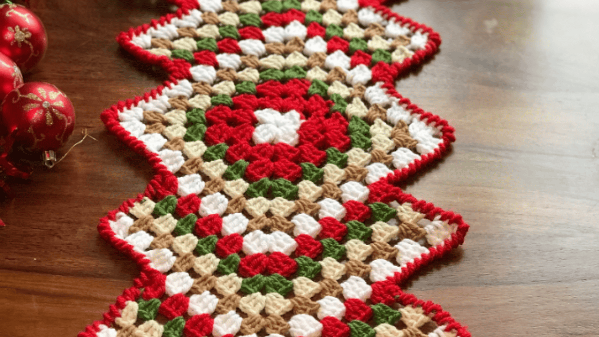 Christmas Crochet Table Runner Patterns - Fun Crochet Patterns