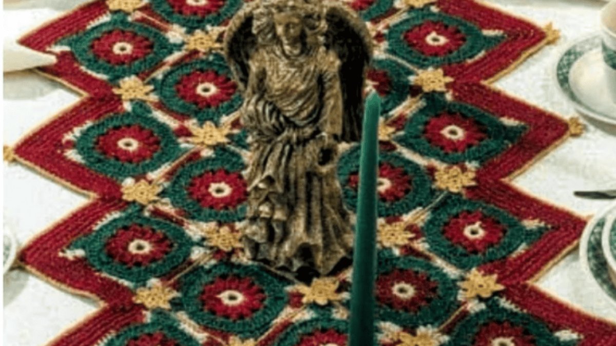 Christmas Crochet Table Runner Patterns - Fun Crochet Patterns