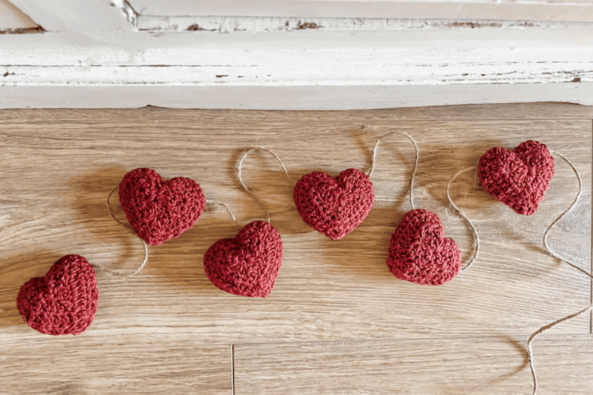 Heart Garland Pattern - Fun Crochet Patterns